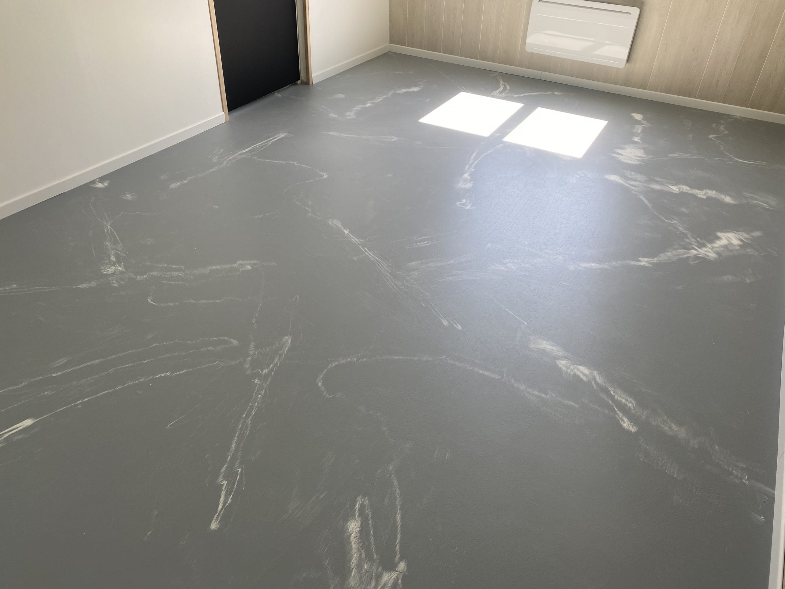 Kit expert de sol résine - Sublimez vos pièces intérieures dès 25 m2